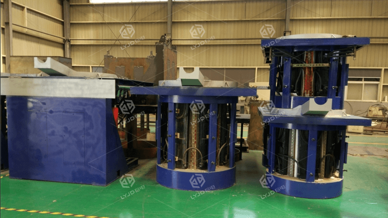 What are the main smelting furnaces used for smelting metal?